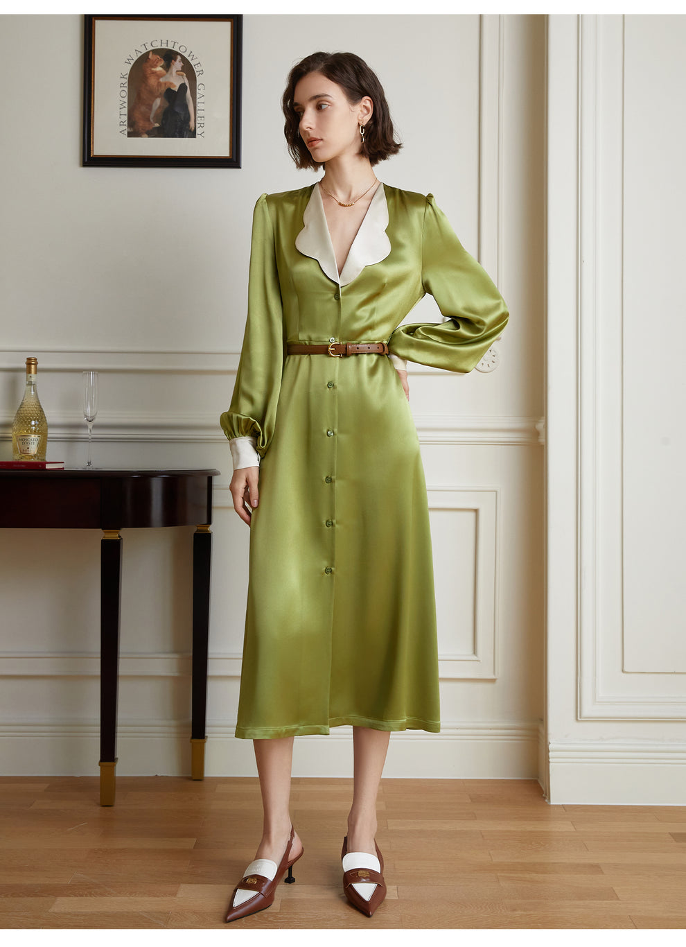 V-neck dress from the 2023 Spring collection lantern sleeves and a sin ...